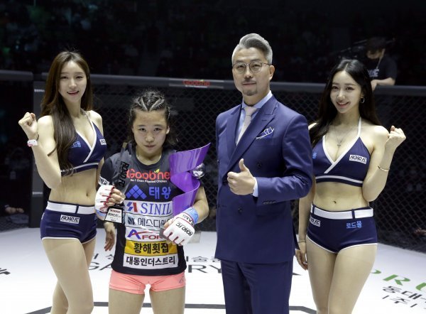 굽네 로드FC 060 대회 찾은 갤러리K 김정필 대표 [포토] : 네이트 스포츠