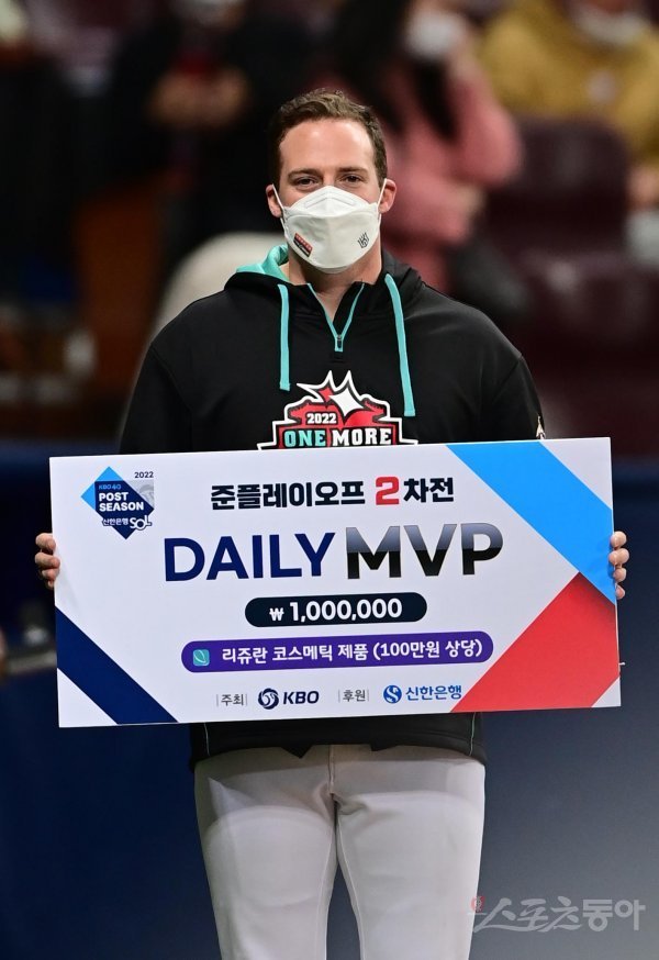 벤자민 '준PO 2차전 MVP 나야' [포토] : 네이트 스포츠
