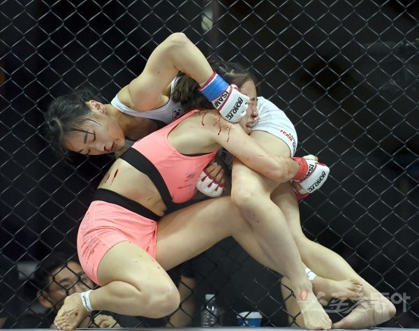 김유정, ROAD FC 여자부 50kg 계약체중 승리 [포토] : 네이트 스포츠