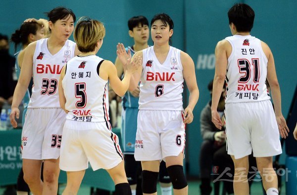 4Q와 연장전 13점 이소희 앞세운 BNK 역전승으로 정규리그 2위 확정! : 네이트 스포츠
