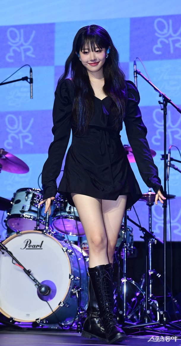 QWER 히나, 수줍은 미소 [포토] : 네이트 연예