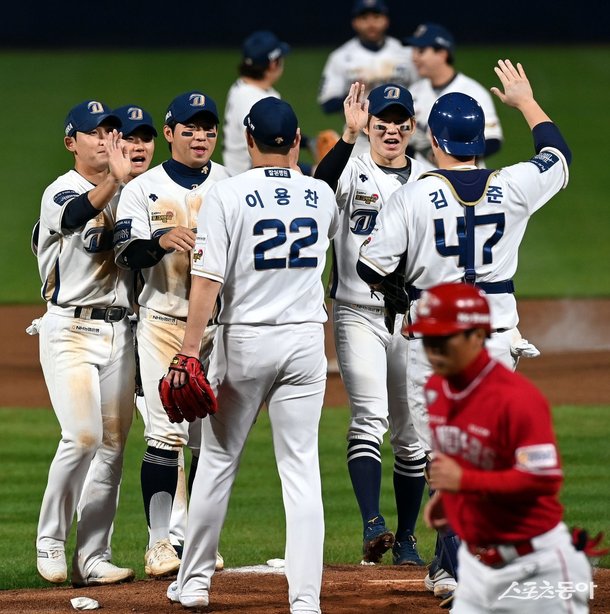 NC, SSG 꺾고 PO 진출! [포토] : 네이트 스포츠