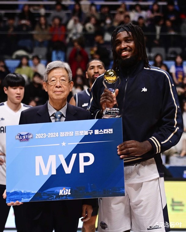 51득점에서 MVP 수상한 워니 [포토] : 네이트 스포츠