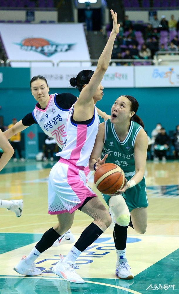 김정은, WKBL 역대 2번째 8,000득점 달성 [포토] : 네이트 스포츠