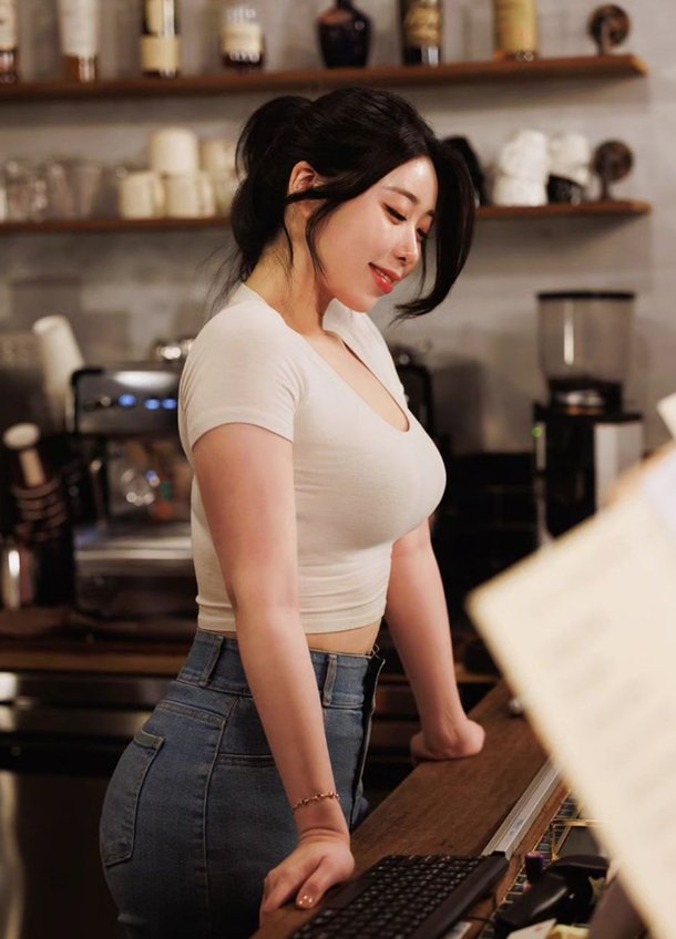 '힙 사이즈 44인치' 바리스타 미스맥심 하리, 파격 뒤태 [화보] : 네이트 연예