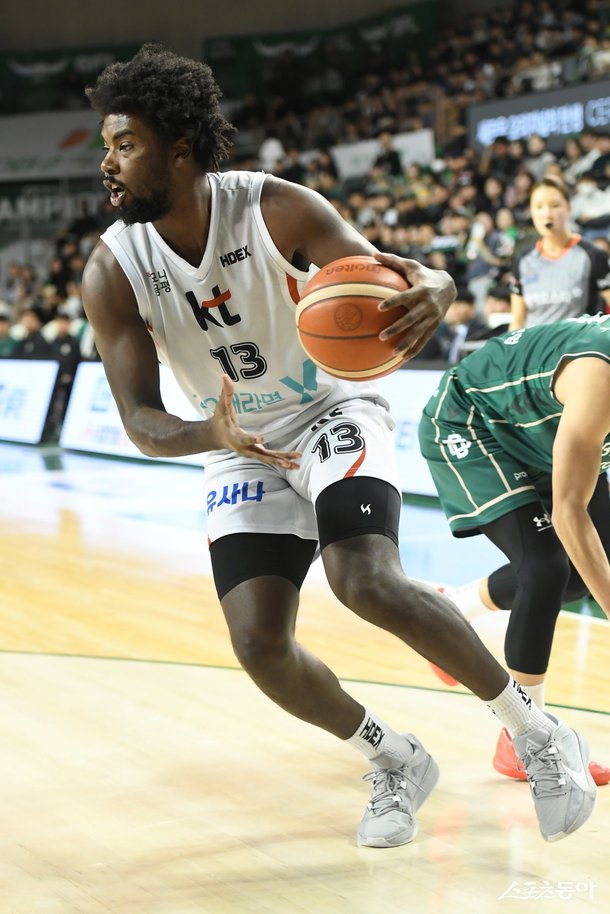 해먼즈-문정현 분전한 KT, 강상재 1Q에 부상 이탈한 DB 제압하고 4위 수성 : 네이트 스포츠