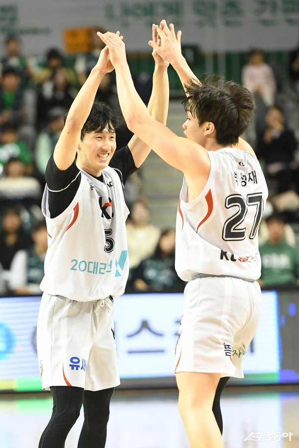 해먼즈-문정현 분전한 KT, 강상재 1Q에 부상 이탈한 DB 제압하고 4위 수성 : 네이트 스포츠