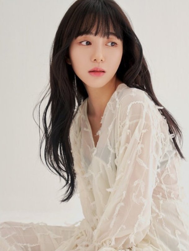 AOA 출신 권민아, 피부과 상담실장으로 새 출발 [전문] : 네이트 연예