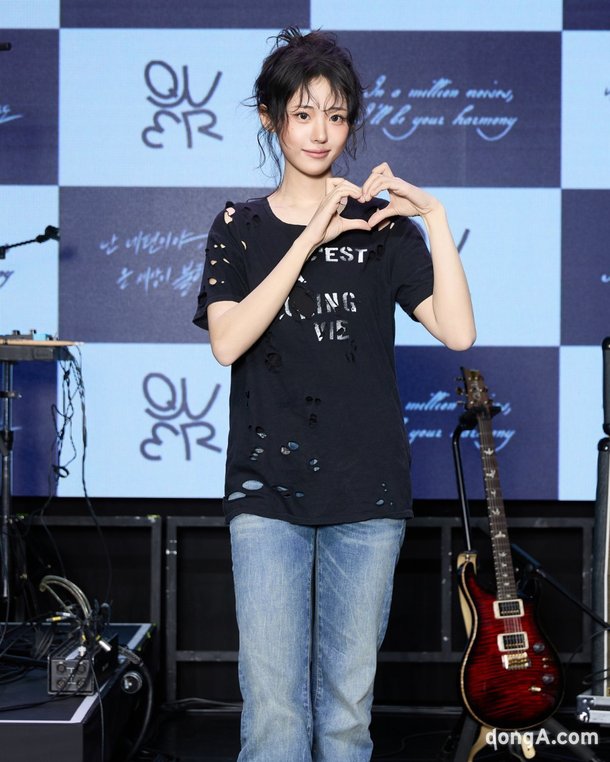 QWER 히나, 정직한 고양이 하트 [DA포토] : 네이트 연예