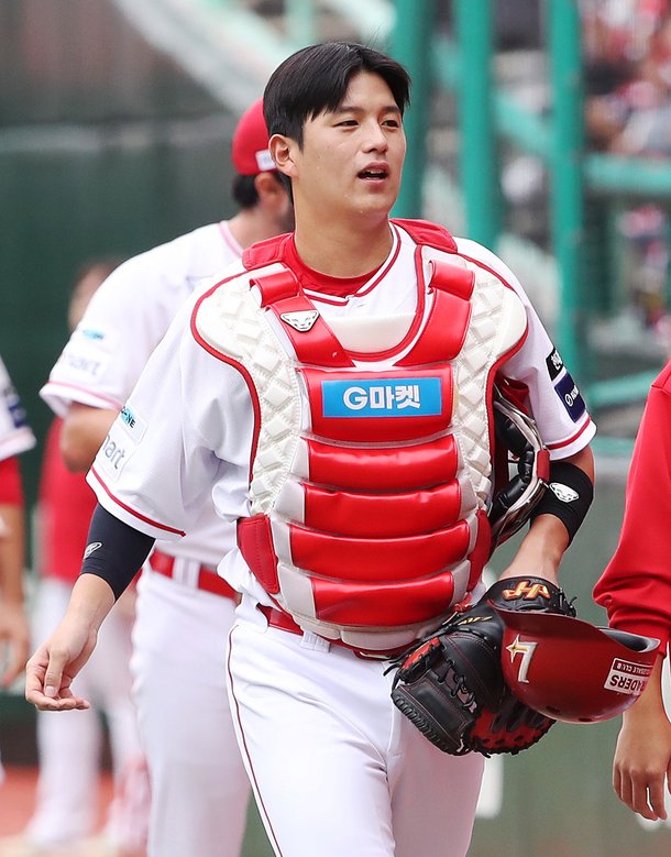 '2002년생 포수' 조형우, PS에서도 여전히 주전…SSG 이숭용 감독 "우리 팀 방향성" : 네이트 스포츠