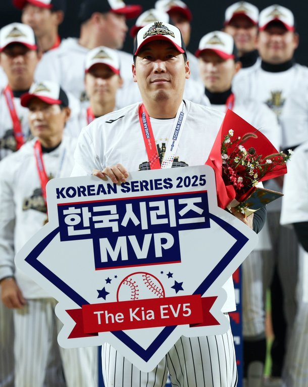 '데뷔 20년 만에 첫 KS MVP' LG 김현수 "내게도 이런 날 올 줄이야" : 네이트 스포츠