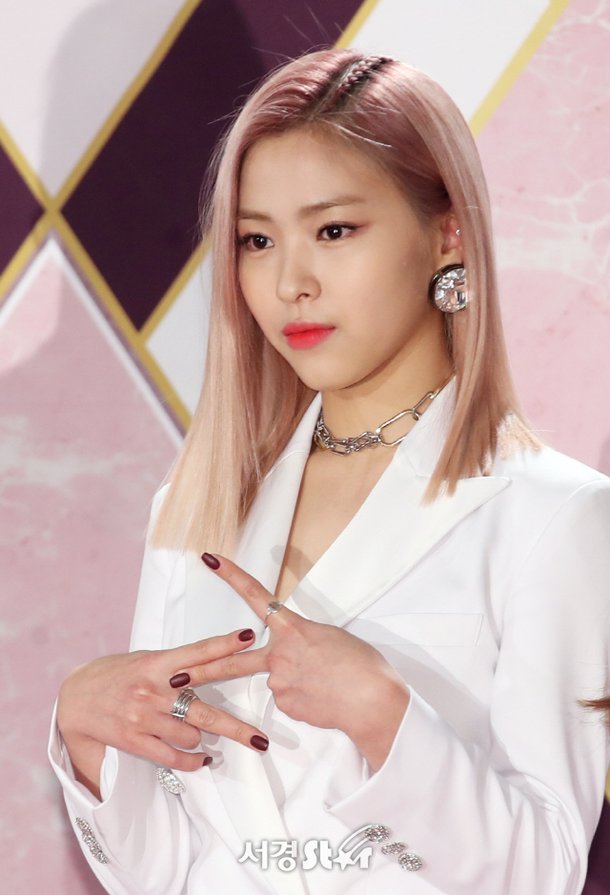 ITZY(있지) 류진, 눈부신 미모 (2019 KBS 가요대축제) : 네이트 뉴스