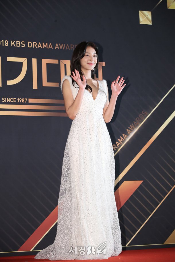 설인아, 순백의 드레스 (2019 KBS 연기대상) : 네이트 연예