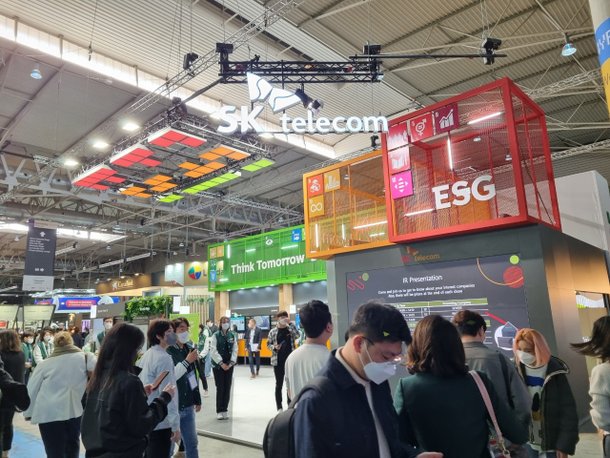 [MWC 2022]공동부스 꾸리고 기술 전시하고···스타트업과 상생 나선 SKT·KT : 네이트 뉴스