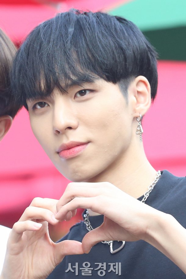 CIX BX, 병곤이의 하트 [SE★포토] : 네이트 연예