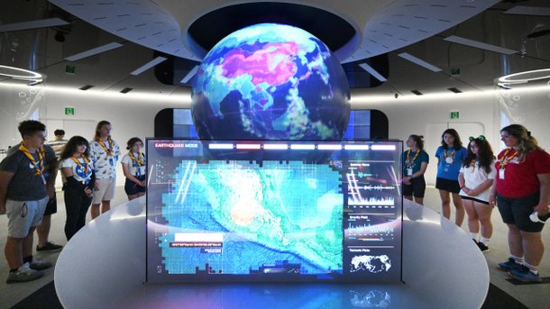 티움에서 대한민국 ICT 기술 체험하는 잼버리 대원들 : 네이트 뉴스