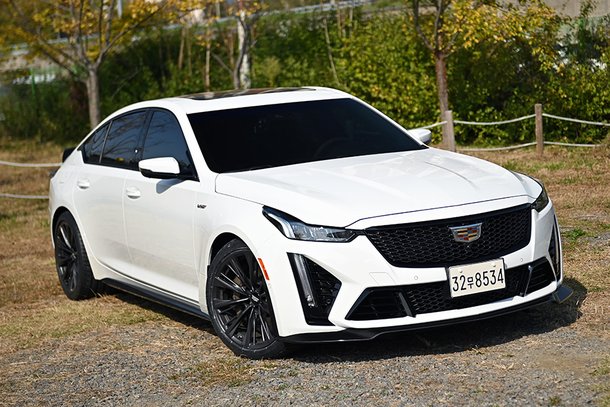 숨김 없는 677마력의 강렬함, 그리고 검은 날개 - 캐딜락 CT5-V 블랙윙[별별시승] : 네이트 뉴스