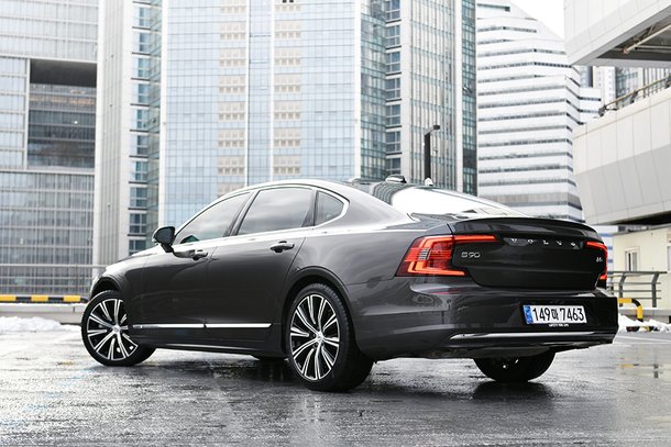 [시승기] 합리성을 표방한 다채로운 매력의 집합체 - 볼보 S90 B5 얼티메이트 : 네이트 뉴스