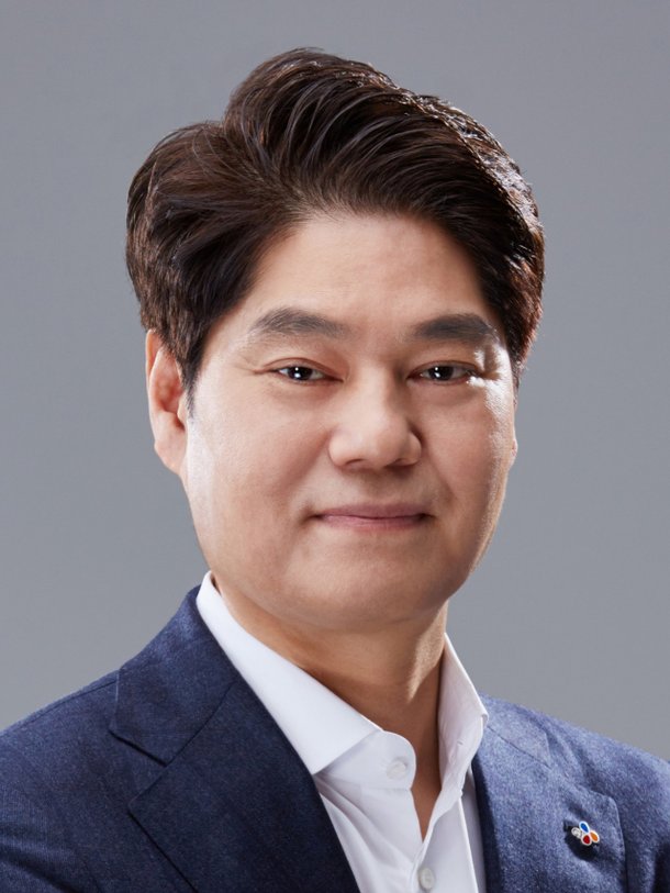 CJ, 최초로 90년생 CEO 선임···방준식 4DPLEX 대표 : 네이트 뉴스