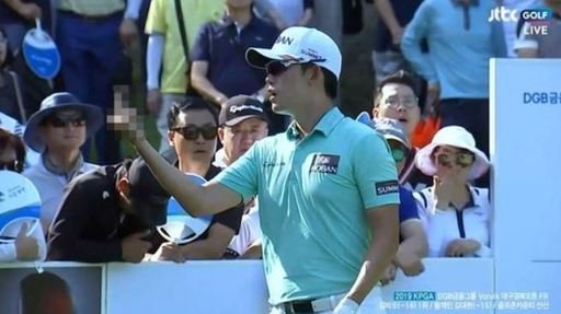 올 KPGA 2승 고지 밟은 김비오, 관중석 겨냥한 '손가락 욕' 논란 : 네이트 스포츠