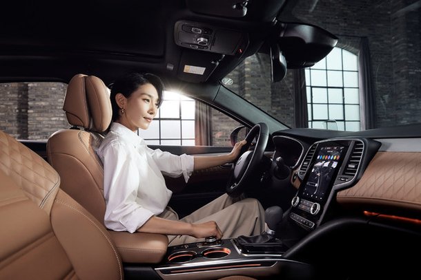 SM5 10년 탄 배우 김서형, 'SM6' 앰버서더로 낙점 : 네이트 뉴스