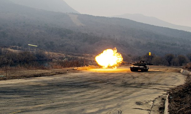 K600 전차, 지뢰 제거 통로 개척…엄호 전차들 '적 격멸' : 네이트 뉴스