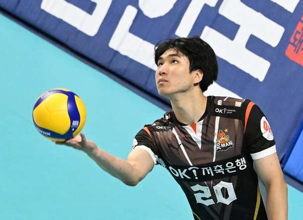 '이것이 오기상의 마법인가' OK금융그룹, 창단 첫 KOVO컵 우승…왼손잡이 단신 아포짓 신호진은 MVP : 네이트 스포츠