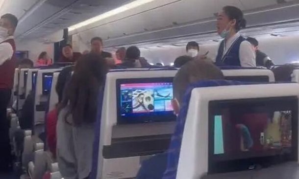 비행기 엔진에 동전 던져…中 항공편 4시간 이상 지연 네이트 뉴스