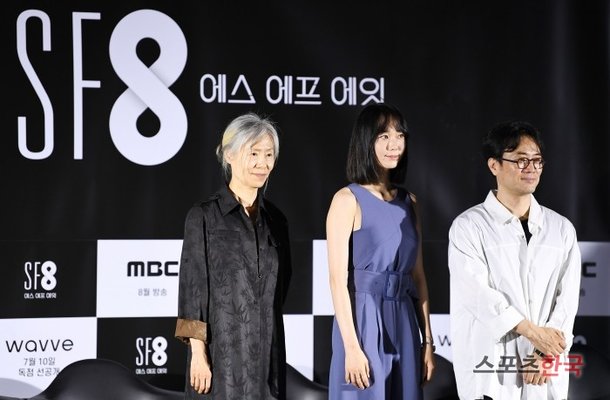 SF8 '간호중' 이유영, 예쁜 미소 : 네이트 뉴스