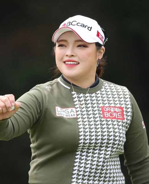 선두 장하나 "실수를 적게 하는 선수가 우승할 듯" [KLPGA SK네트웍스·서경 레이디스 클래식] : 네이트 스포츠