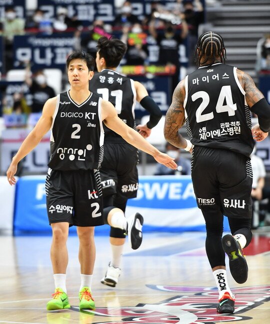 '79.2% 잡았다' kt, KGC 89-86 제압하며 1차전 승리[4강PO] : 네이트 스포츠