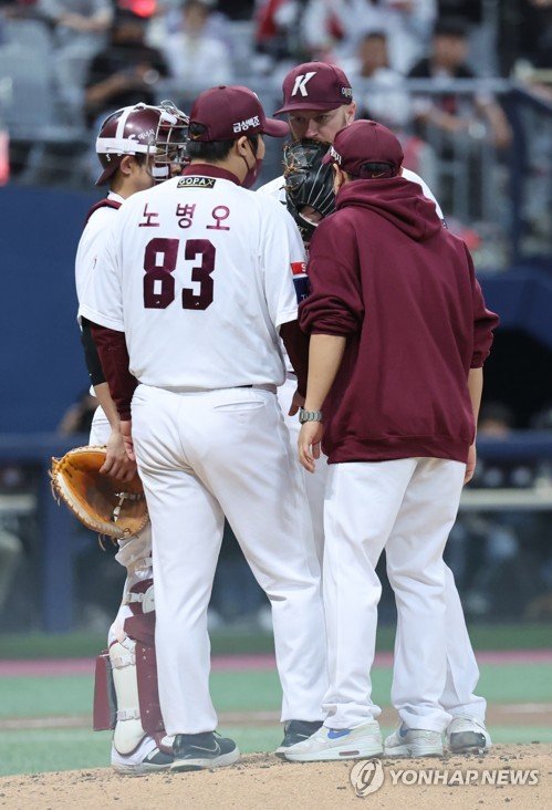 'PS 첫 QS' 가을 공포증 극복 요키시, 야속한 득점 지원 속 패전위기[준PO2] : 네이트 스포츠