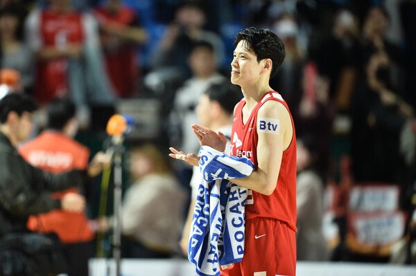 "나더러 '마네킹 4'라더라" SK 챔프전 이끈 김선형의 익살과 여유[KBL 4강 PO] : 네이트 스포츠