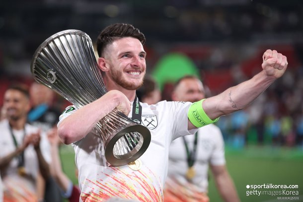 'UECL 우승도 했으니 이제 정해보자!' EPL 최고 수비형 MF의 선택은? : 네이트 스포츠