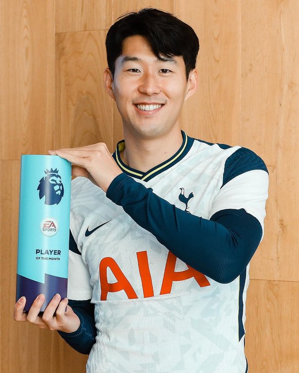'SON이 거머쥔 4개의 EPL 이달의 선수상' 토트넘도 뿌듯, "컬렉션에 또 하나 추가했어" : 네이트 스포츠
