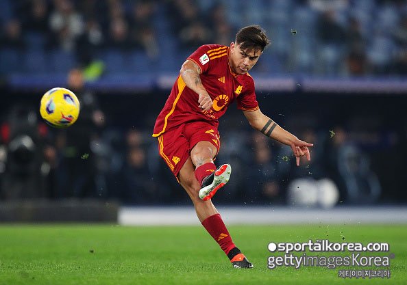 'EPL 10위 추락 + UCL 조기 탈락' 뉴캐슬, '월드클래스 FW' 디발라 노린다…바이아웃은 소멸 : 네이트 스포츠