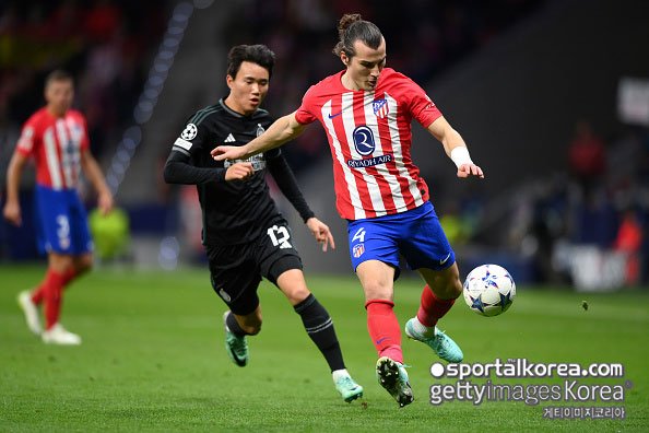 'Here We Go' 로마노피셜! '한때 EPL 정상급 DF' 쇠윈쥐, '김민재 친정팀' 페네르바체 임대 이적 근접 : 네이트 스포츠