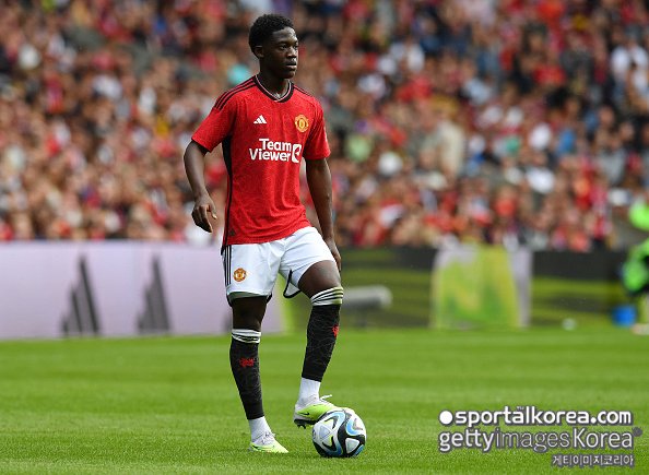 "겸손, 노력, 배우려는 의지"…UCL 5회 우승 MF가 말하는 '맨유 유망주가 최고의 선수로 성장할 수밖에 없는 이유' : 네이트 스포츠