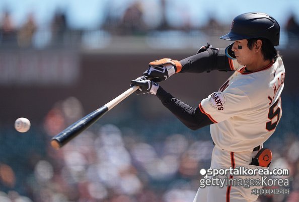 '3할 타율 보인다' 이정후, 'KBO 역수출 신화' 켈리와 맞대결…12G 연속 안타 도전 : 네이트 스포츠