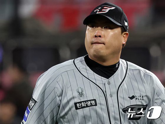 '멘탈갑' 류현진 '식빵'으로 분노 표출…ABS 판정 불만에 KBO가 답했다 "0.78cm 차이로 볼" : 네이트 스포츠