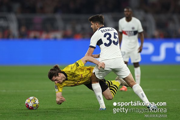 LEE보다 '18세, 21세' 유망주…엔리케 리그에 이어 UCL 4강서도 이강인 '외면' : 네이트 스포츠