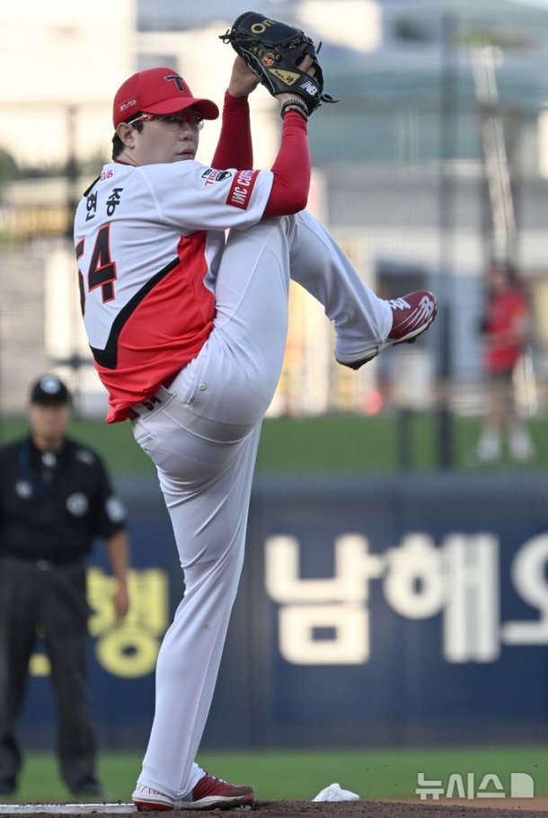 마침내 송진우 넘고 새 역사 썼다…'대투수' 양현종, KBO 최다 '2,049 탈삼진' 신기록 달성 : 네이트 스포츠