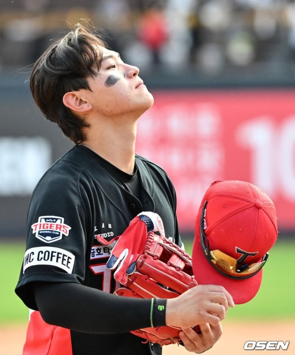 43년 KBO 역사 새로 쓰긴 썼는데…'1G 2실책' 김도영, 역대 최초 30-30-30 주인공 됐다 : 네이트 스포츠