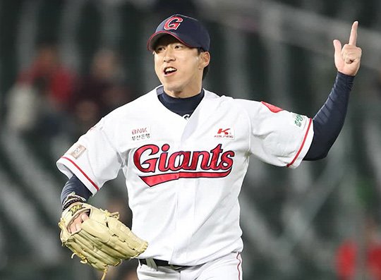 '왼손 불펜 ERA 꼴찌' 롯데, SSG서 방출된 '41세 좌완' 고효준에 손 내밀까 : 네이트 스포츠