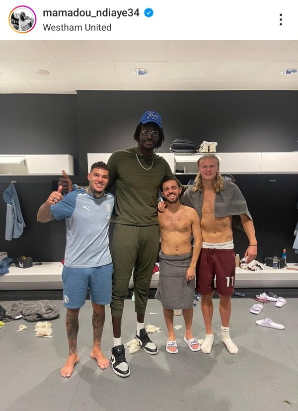 '이럴 수가' 193cm 오타니가 이렇게 작았나? 때아닌 '키 굴욕'…머리 하나 더 큰 '거인' 옆에서 귀여운 아이 됐다 : 네이트 스포츠