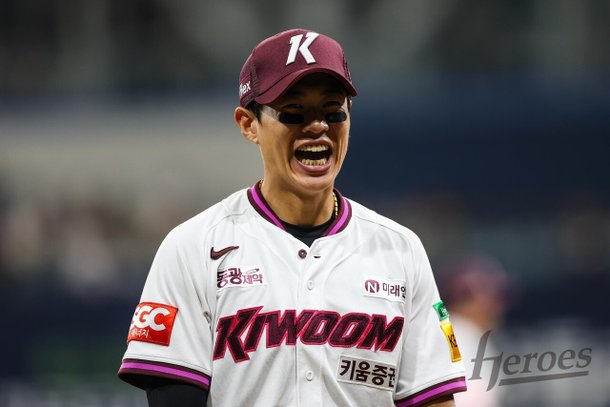 [오피셜] 'MLB 관심' 송성문, 잭팟 터졌다! 6년 120억 '전액 보장' 비FA 다년계약…KBO 야수 역대 최고액 : 네이트 스포츠