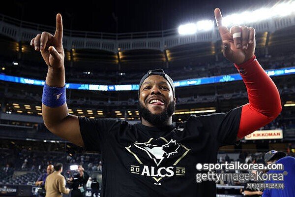 "Daaaa Yankee Lose!" 뉴욕을 농락한 '캐나다인', 7041억 몸값 한다…'타율 0.529' 불방망이에 수비도 ...