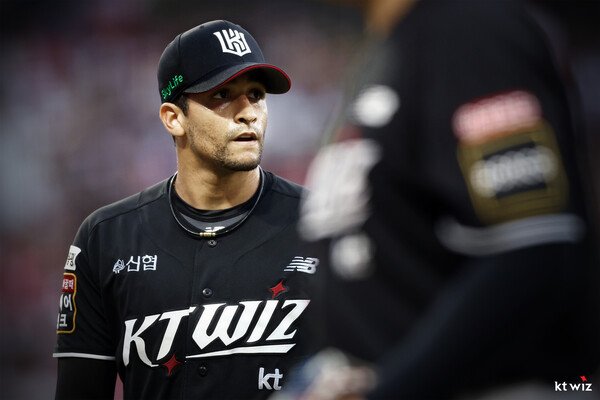 [WC1] '빅게임 피처' 쿠에바스 역투…1차전 잡은 KT, 사상 첫 업셋 도전 : 네이트 스포츠