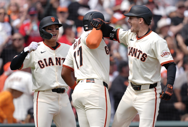 '2G 연속 멀티히트' 이정후, SF 자이언츠 7연승 행진…다저스 제치고 지구 1위 점프 [춘추 MLB] : 네이트 스포츠