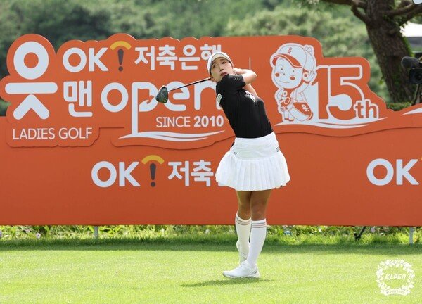 '장타 퀸은 나!' 방신실 OK저축은행 읏맨 오픈 우승…이동은 1타차 준우승 [스춘 KLPGA] : 네이트 스포츠